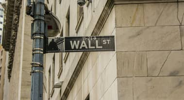 QQQ ETF stock forecast as Nasdaq 100 index crashes below 200 EMA - Invezz