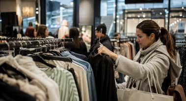 US retail sales increase 0.5% despite inflation pressures